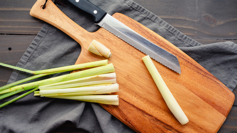 The Absolute Best Serrated Knives To Have In Your Kitchen