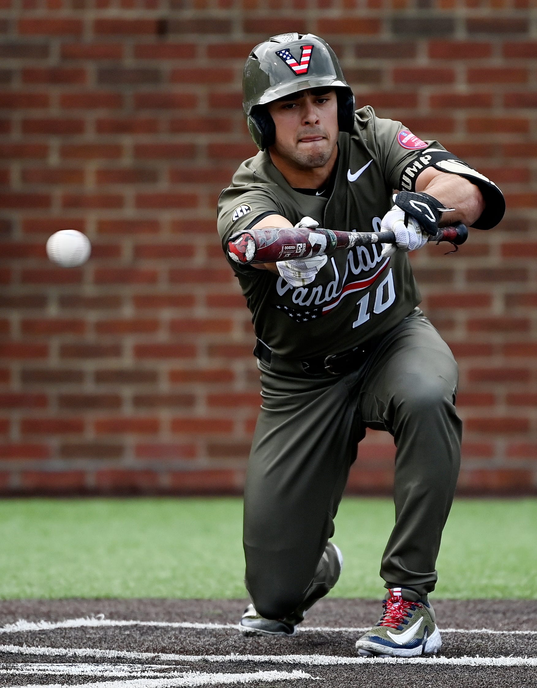 Jacob Humphrey leaves Vanderbilt baseball vs Ole Miss with apparent injury