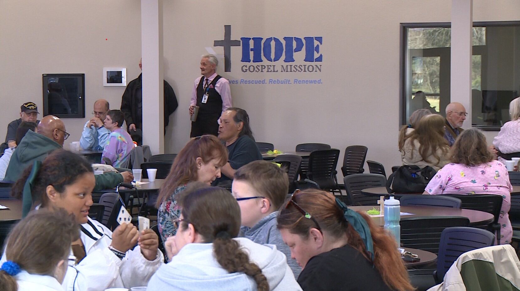 Hope Gospel Mission hosts Easter dinner