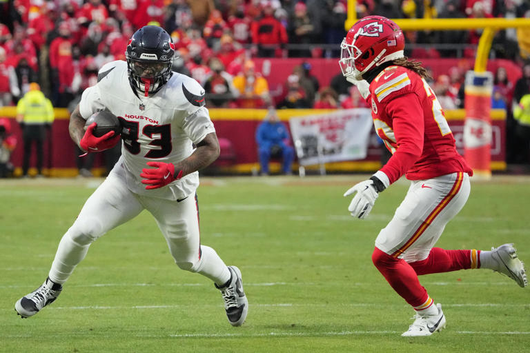 10 players who stood out in Texans' win vs. Panthers: Chubb, Smith ...