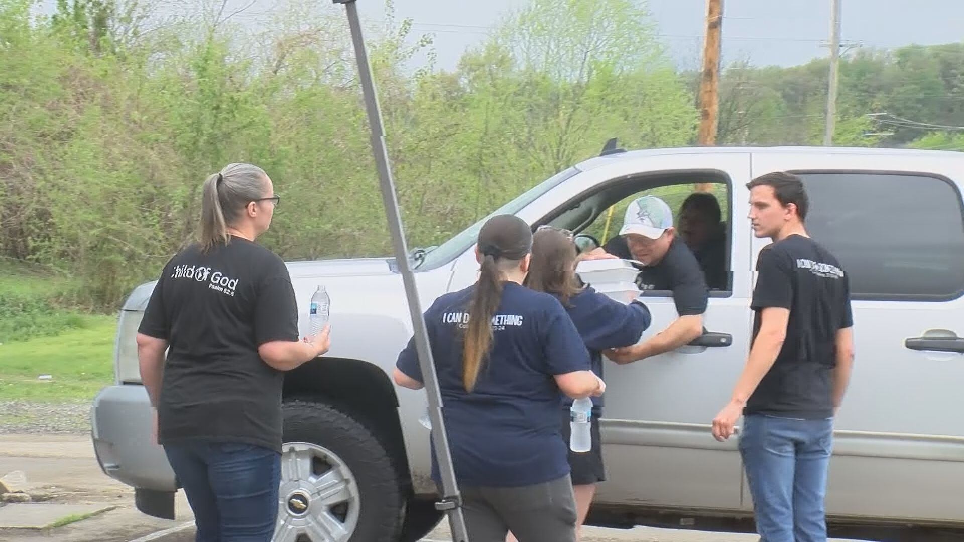 Volunteers give food, supplies to storm victims in Delta