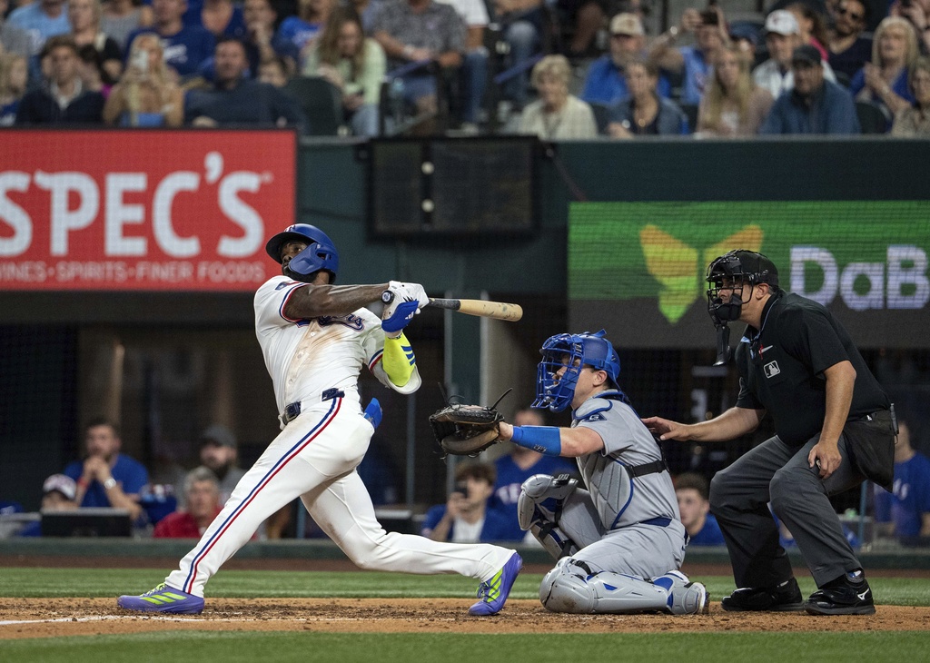 García hits 2-run homer in 9th to lift Rangers past Dodgers, denying Roki Sasaki 1st win