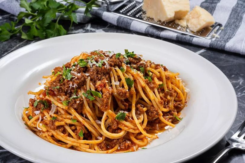 UK households who have packets of dried spaghetti in kitchen cupboard ...