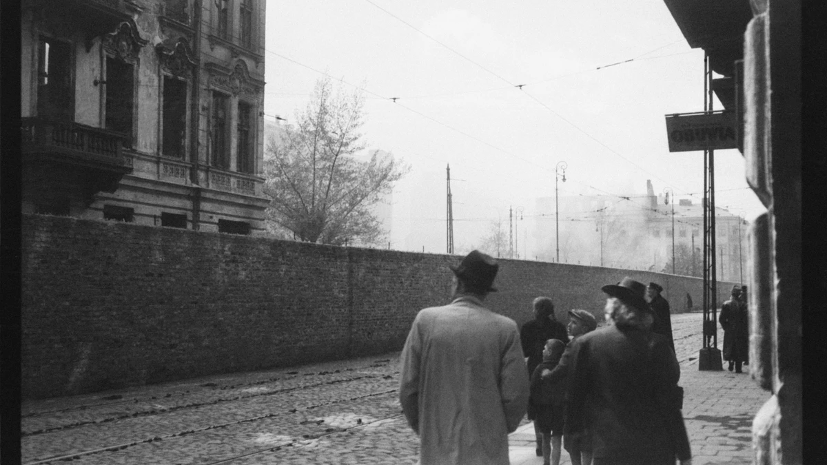 Varsovia conmemora con sonido de alarmas el 82º aniversario del levantamiento del gueto