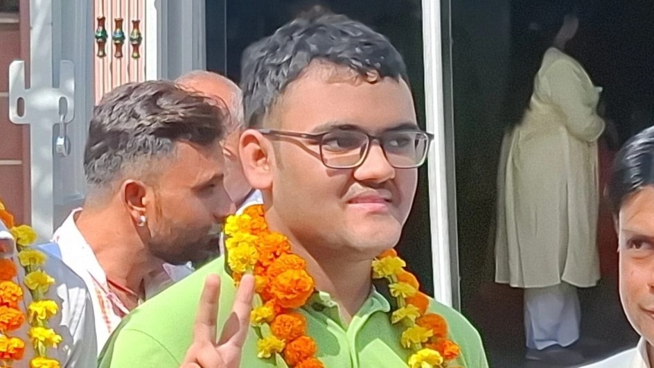 Kota's Rajit Gupta scores 100 percentile again in JEE Mains with happy ...