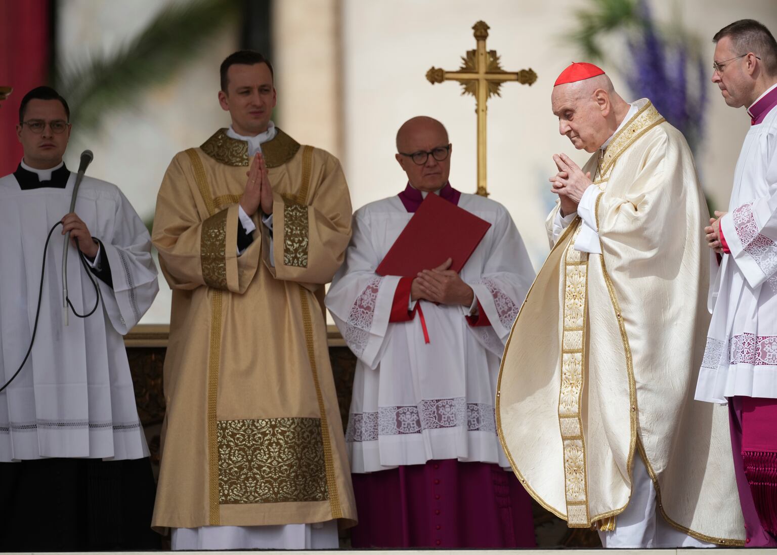 Vatican’s Easter Mass opens without Pope Francis