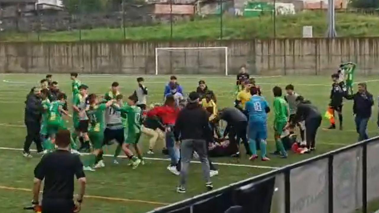 VÍDEO: cenas de violência mancham torneio juvenil no Porto