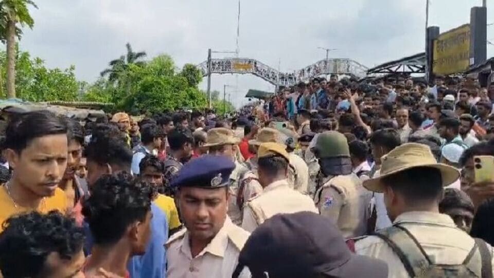 Rail blockade: ট্রেন চলাচলে বাধা দিলেই কড়া শাস্তি, অবরোধ নিয়ে ১৯৮৯ সালের আইন মনে করাল রেল
