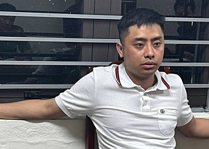 Bùi Đình Khánh: Đằng sau vẻ ngoài hào nhoáng, 'sang chảnh'