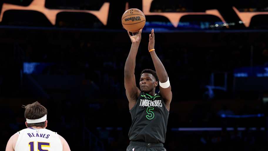 Anthony Edwards heads to locker room with apparent injury during Game 1 ...