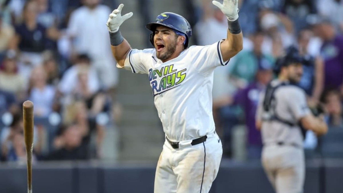 MLB: Mexican Jonathan Aranda Returns After Intense Collision and Sinks ...