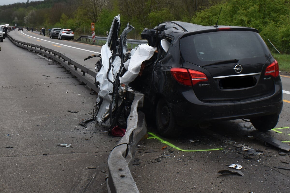 Tödlicher Unfall auf der A2: Vollsperrung nach Crash mit Transporter