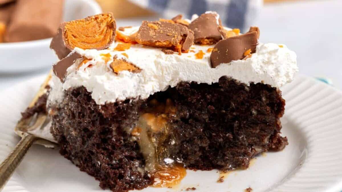 25 Effortless Cakes That Make Baking a Breeze