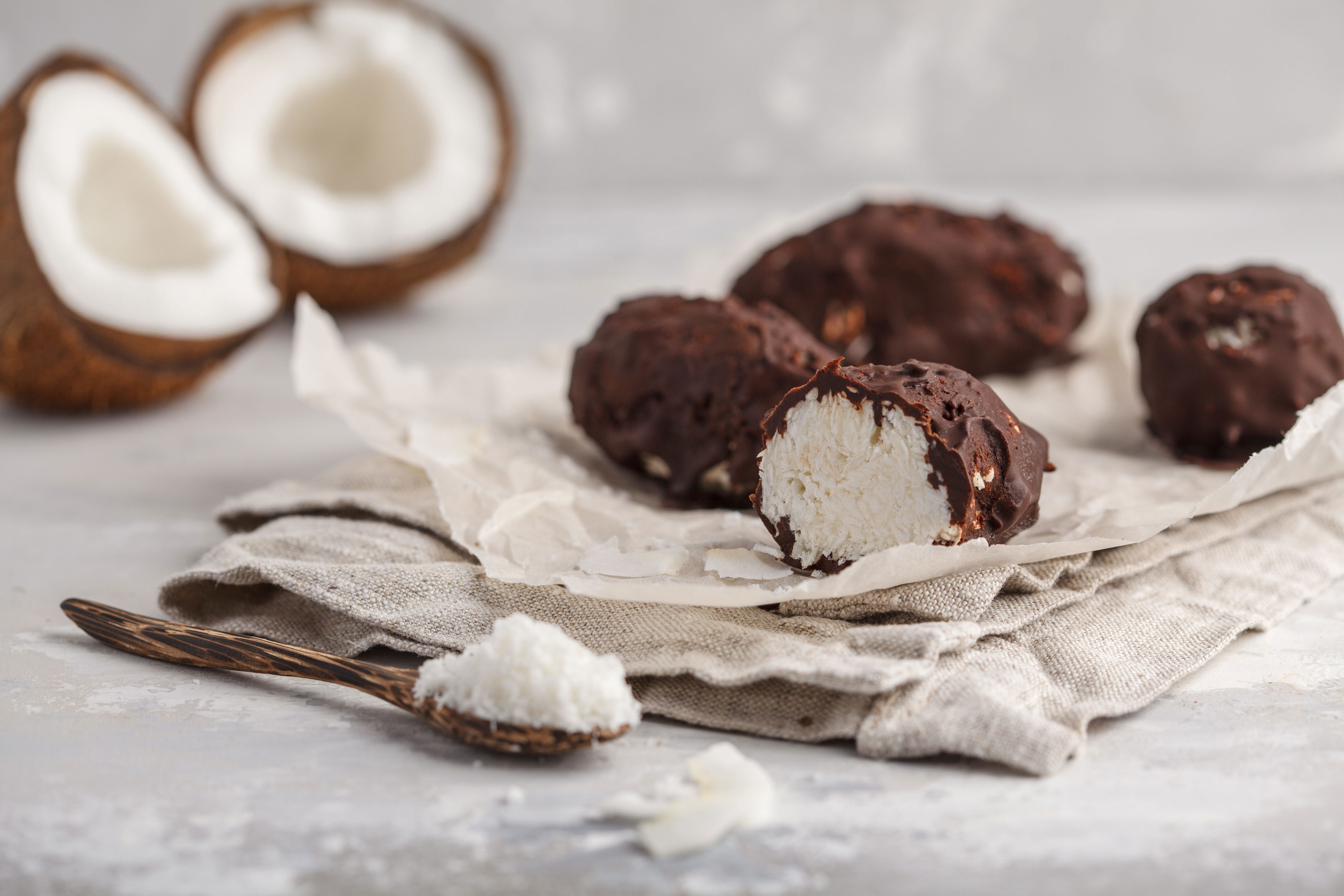 Le snack qui combine plaisir et légèreté ? Ces bouchées coco sans ...