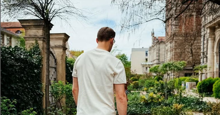 "Den Osterhasen jagen": Stolzer Papa: Manuel Neuer zeigt Söhnchen Luca