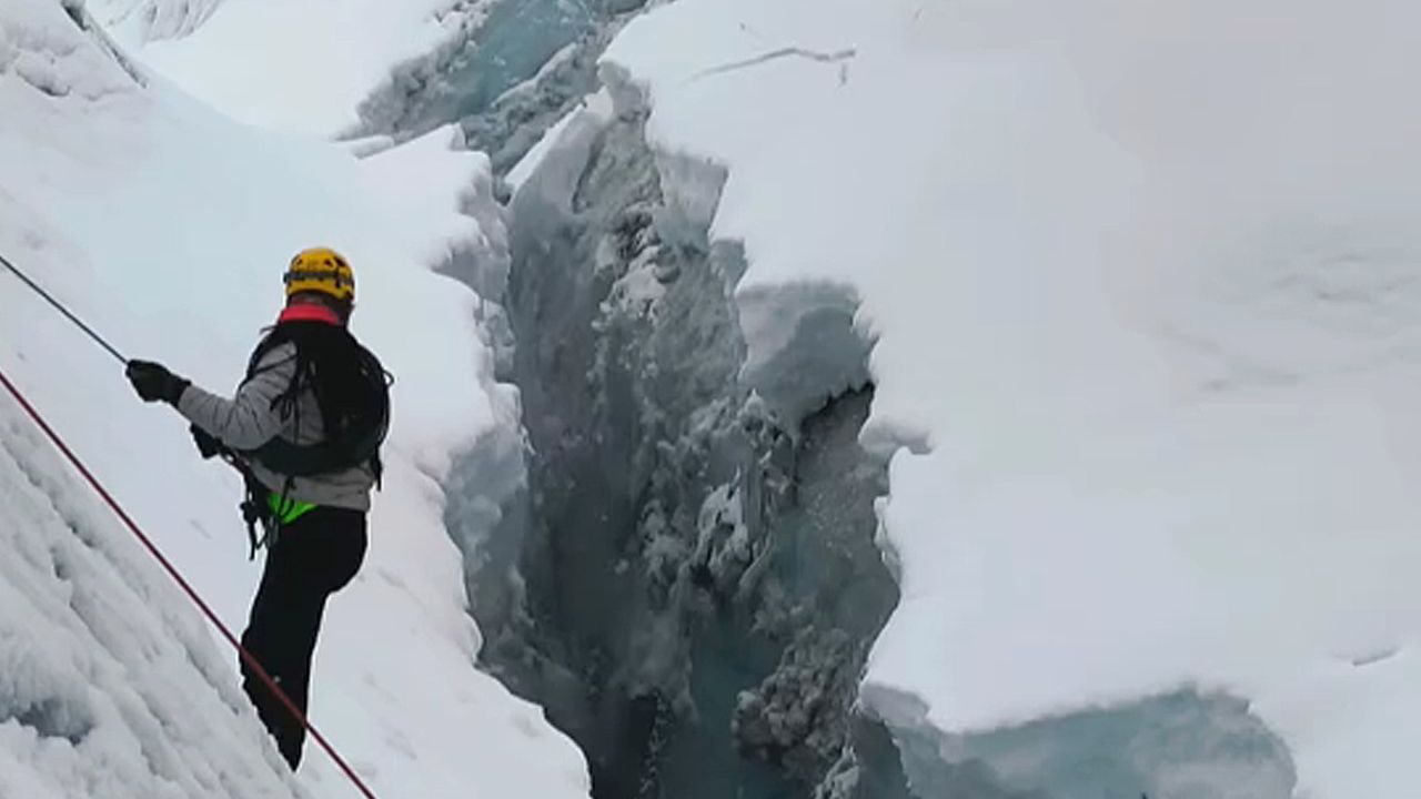 Huge chunk of ice breaks off glacier during ice climbing training session
