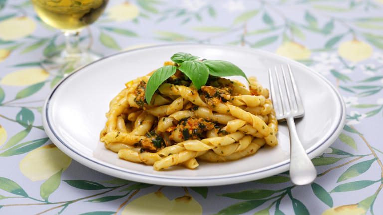 The Most Must-Try Pasta Dishes While You're In Italy, According To Locals