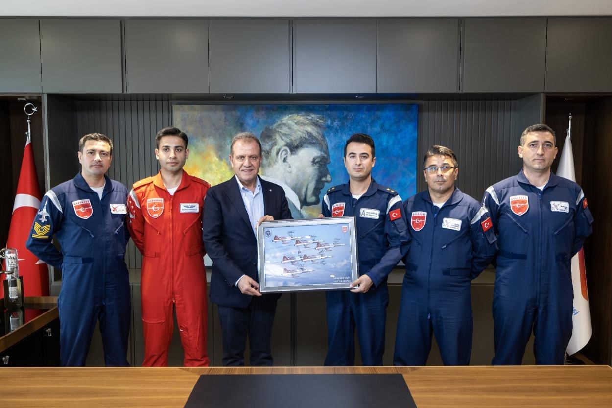 Türk Yıldızları Ekibi Vali Toros ve Başkan Seçer’i ziyaret etti