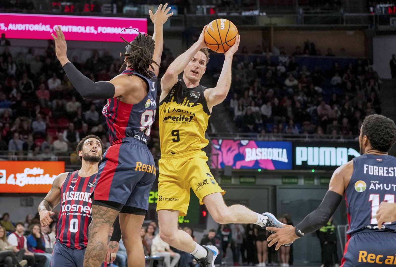 89-93. Huertas y Kramer asaltan el Buesa Arena