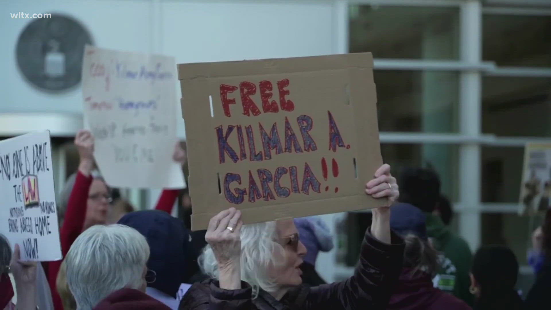 Supreme Court halts Texas deportations under Trump-era law