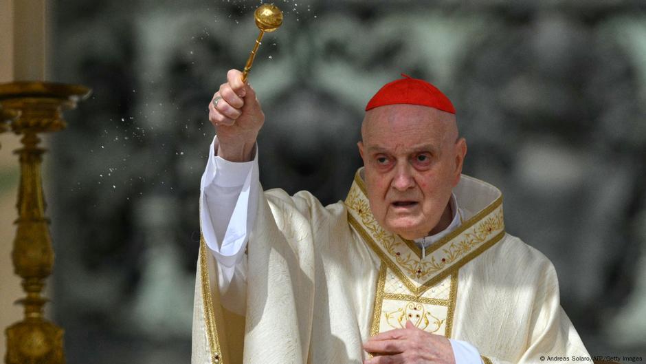 Pope Francis sits out Easter Mass, but greets crowd