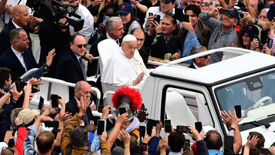 Pope wishes ‘Happy Easter’ to delighted crowds at Vatican after briefly ...
