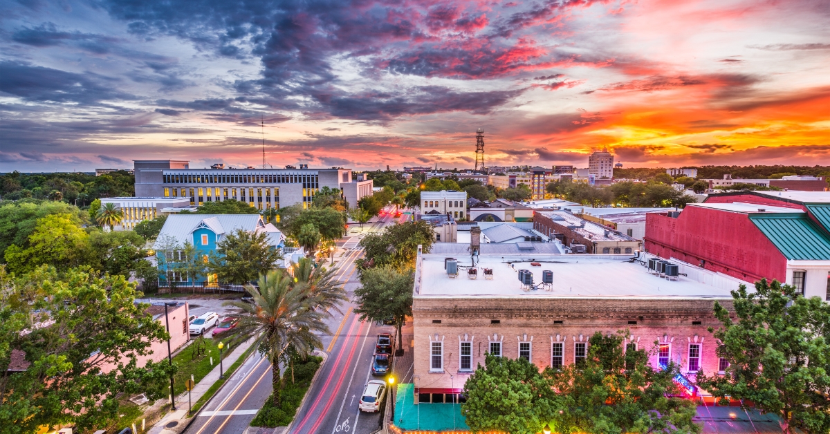 9 Florida Hot Spots Where It’s Possible To Retire on $3,200 or Less a Month