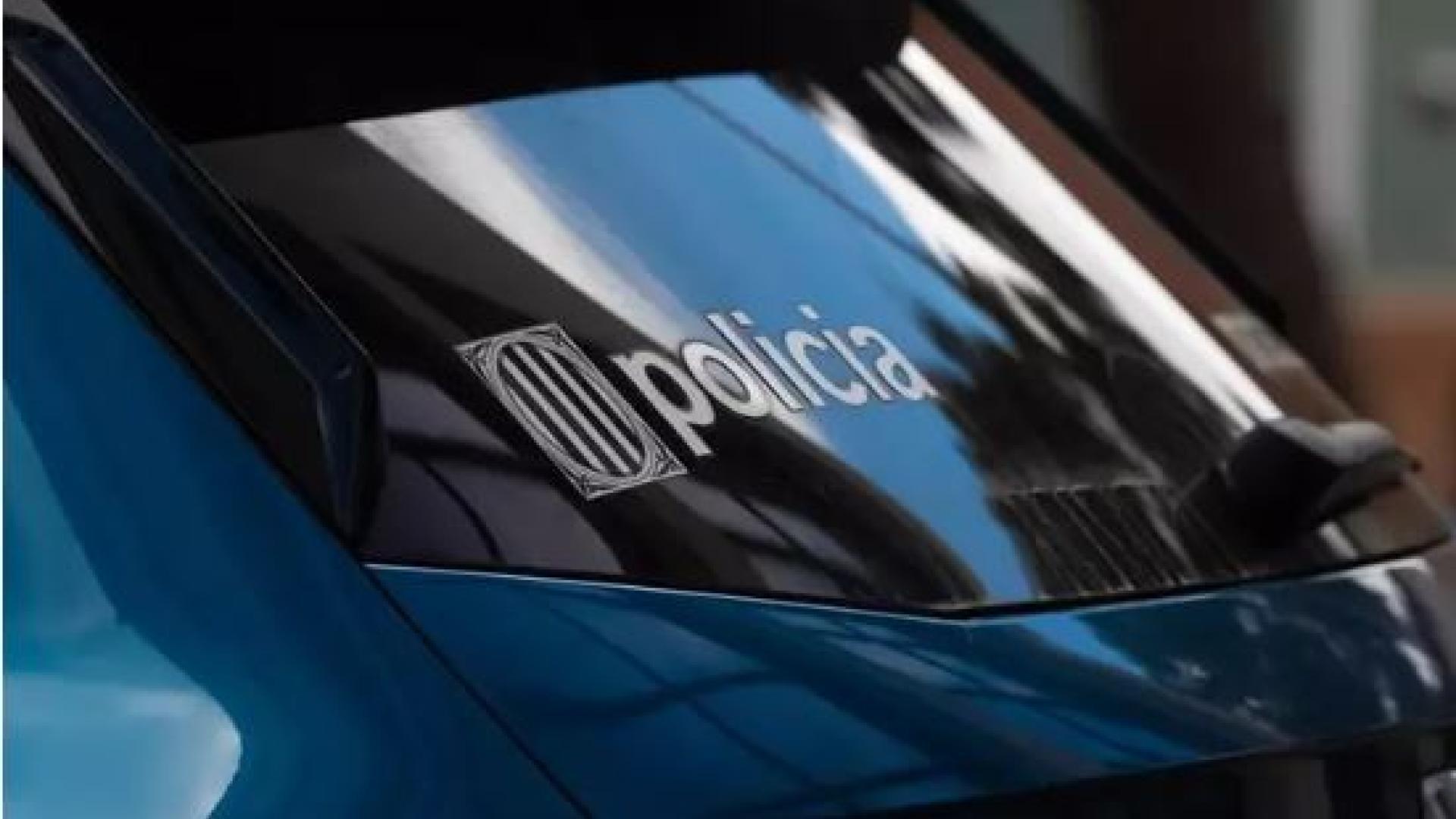 Se cambia por el conductor de un coche antes de un control policial y ...