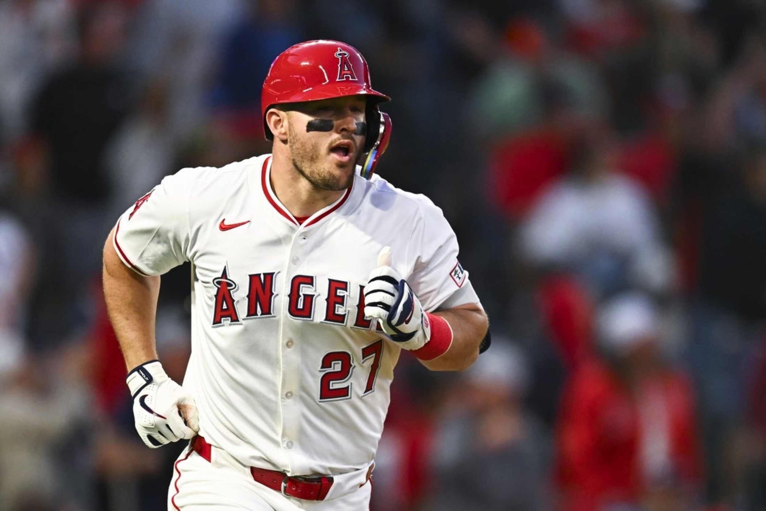 Angels' Mike Trout sizes up Giants' Justin Verlander in finale