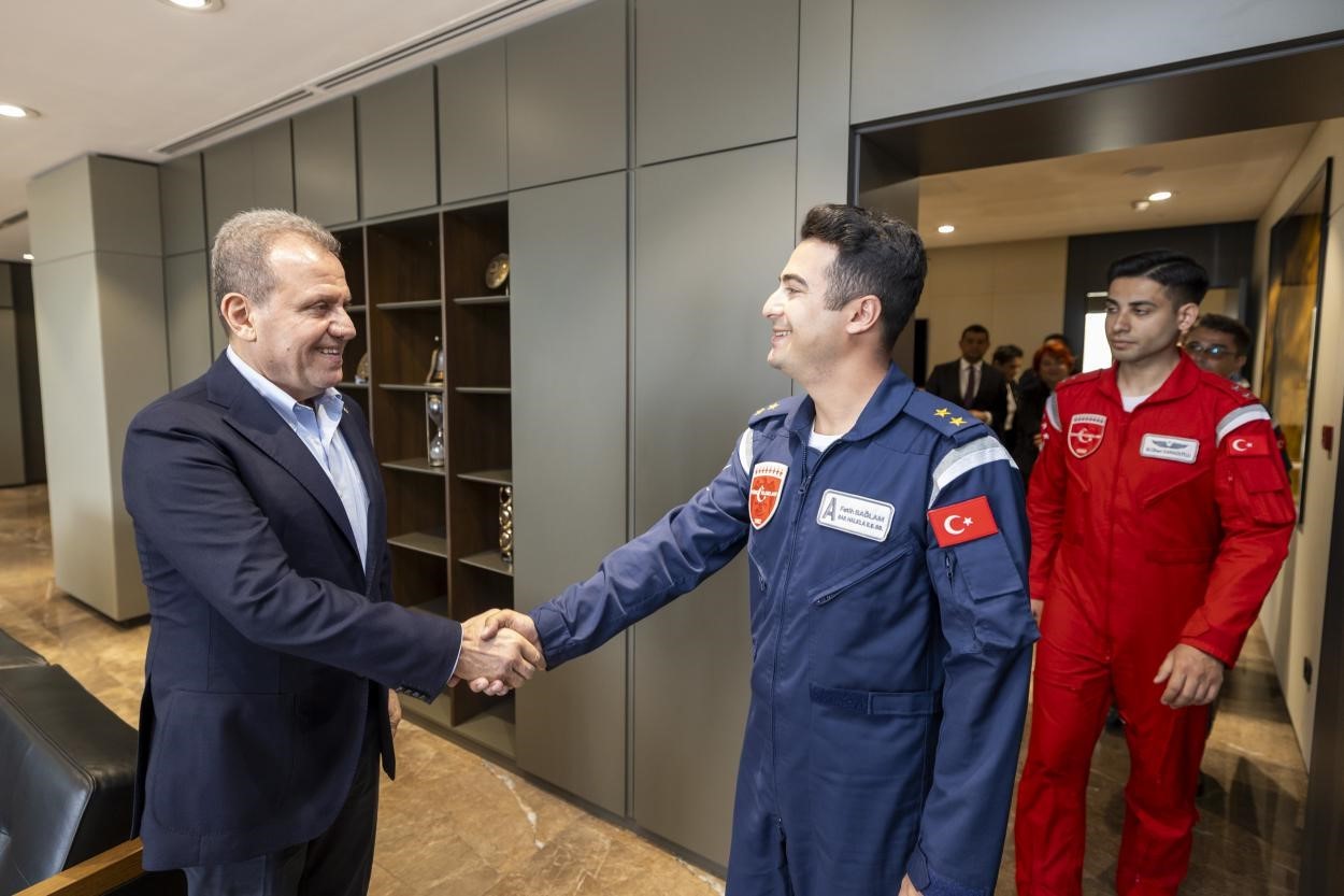 Türk Yıldızları Ekibi Vali Toros ve Başkan Seçer’i ziyaret etti