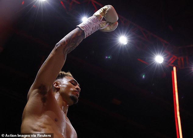 Ben Whittaker STOPS Liam Cameron in second round in Birmingham after ...