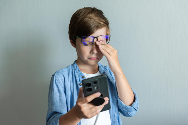 Doctor shares 7 health consequences of excessive screen time and why a ...