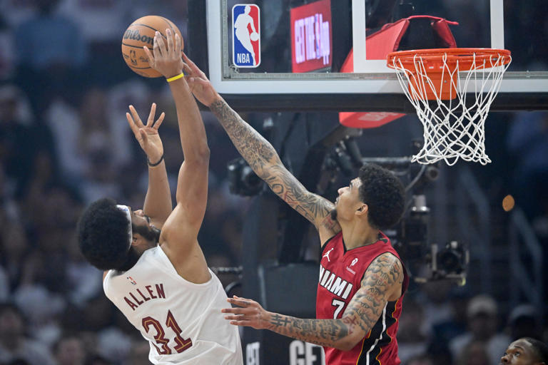 Cleveland Cavs score, recap in NBA playoffs | Cavaliers beat Heat in ...
