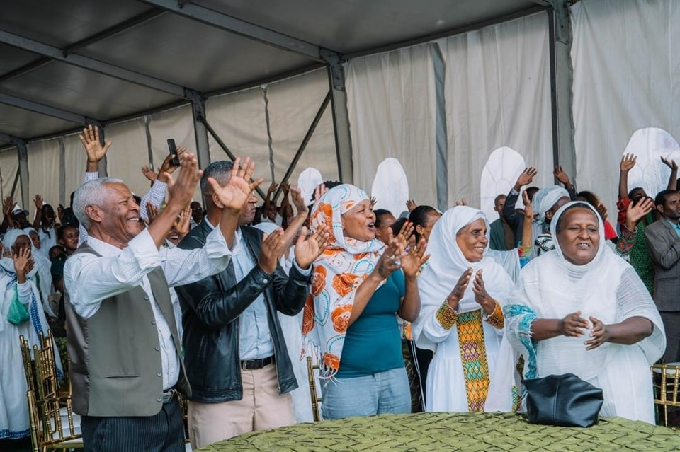 PM Abiy Spends Easter with Community Members Relocated to Gelan Gura from Kasanchis