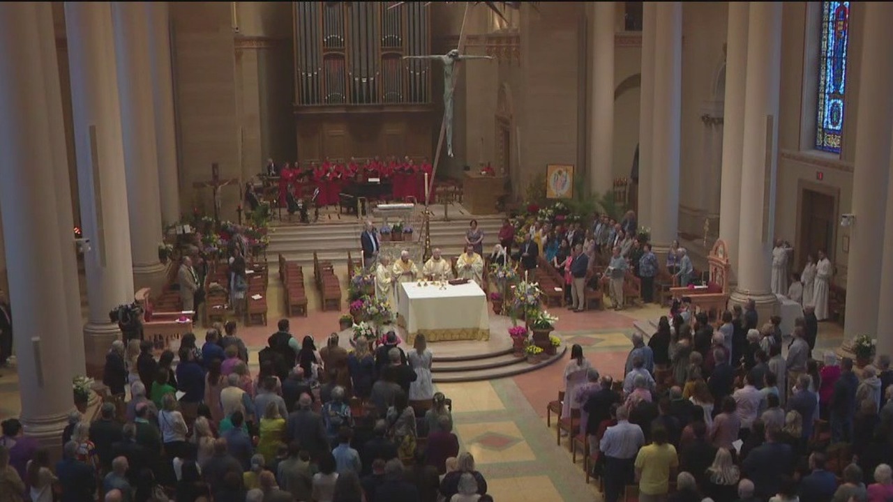 Milwaukee archbishop celebrates Easter