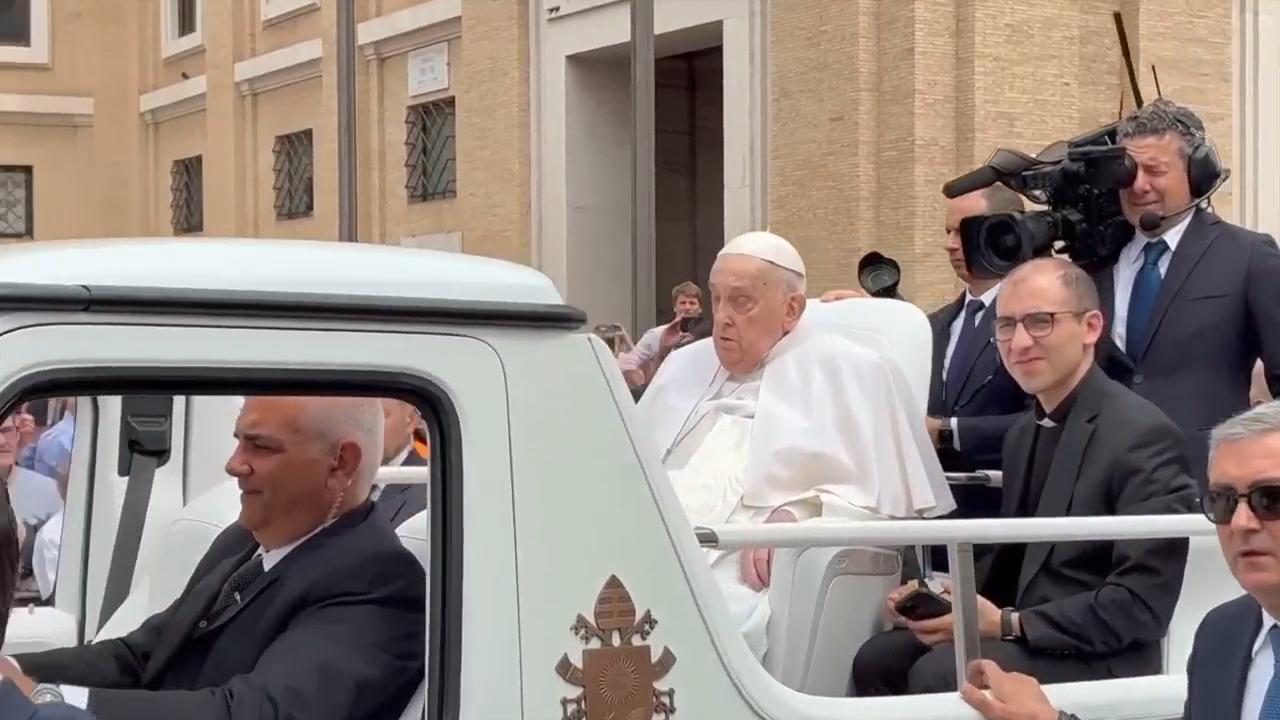 Faithful express delight as Pope Francis emerges from his convalescence ...