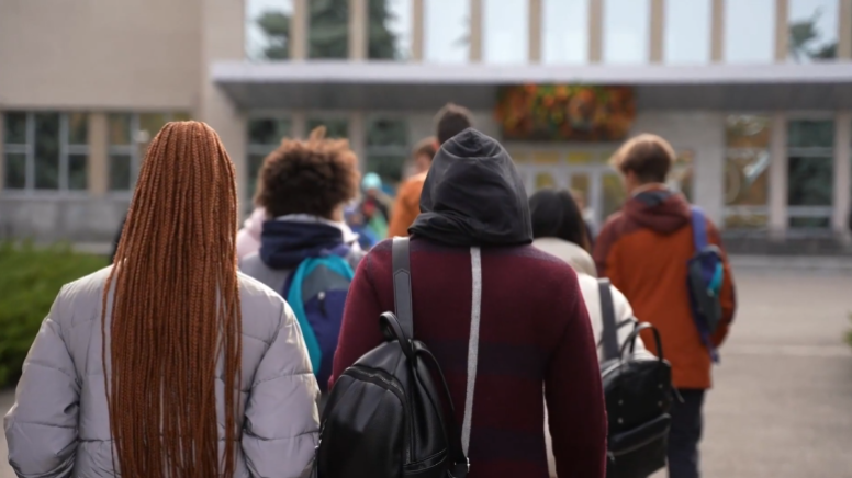 Woman Is Awoken by Voice of Pilot and Realizes That She's In A Huge ...