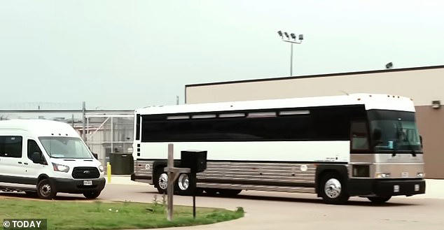 Immigrant bus to airport forced to turn around after bombshell ruling