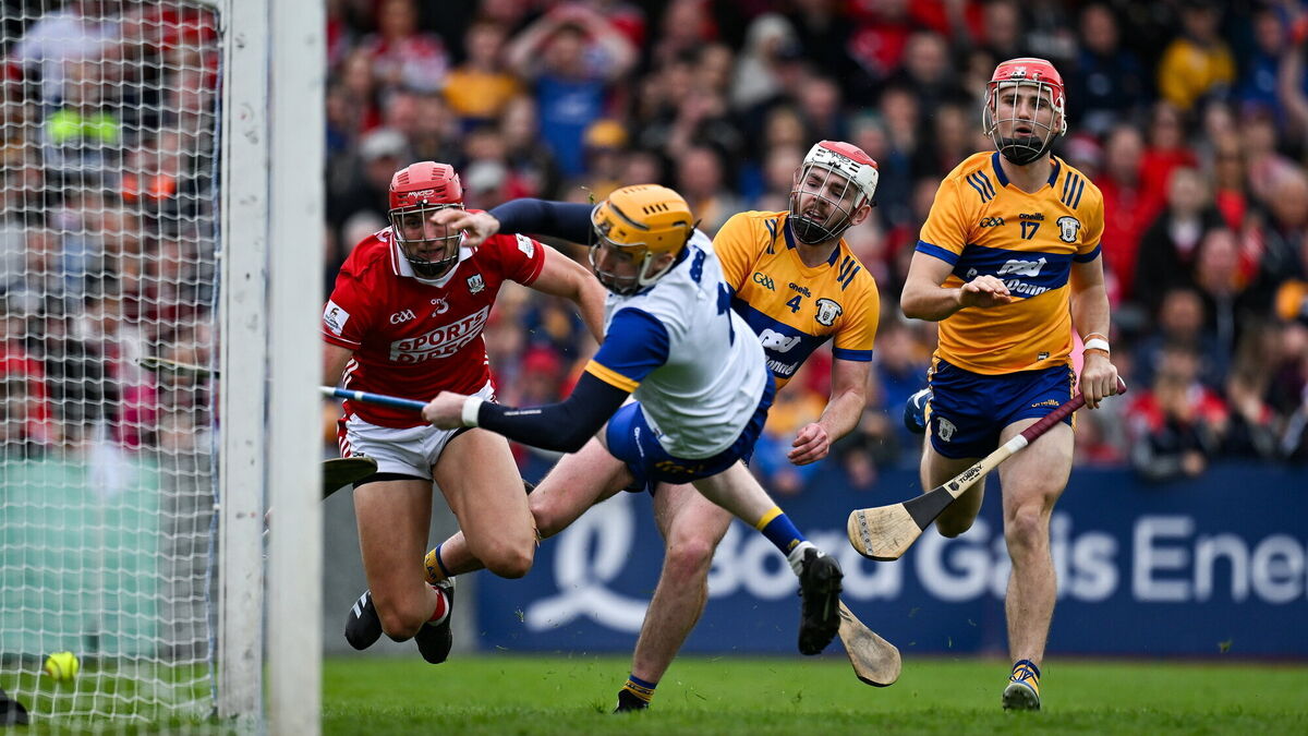 Clare's stunning second half comeback denies 14-man Cork in pulsating draw