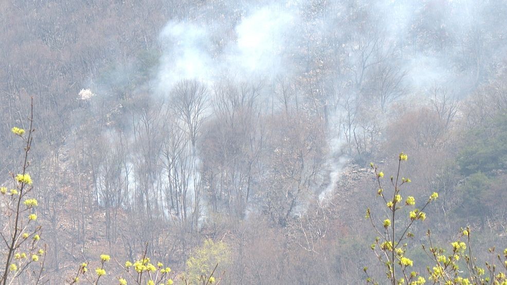 Firefighters battle large brush fire in Jim Thorpe
