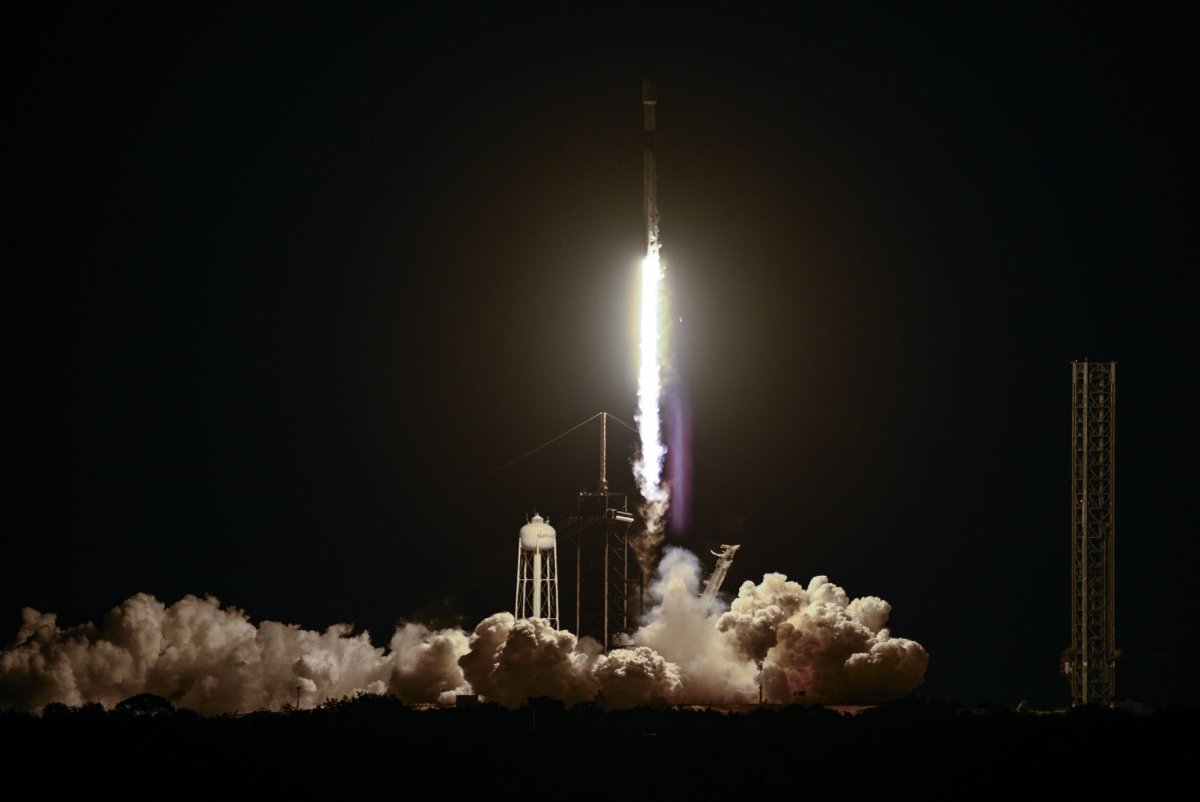 SpaceX launches third fleet of spy satellites in 8 days