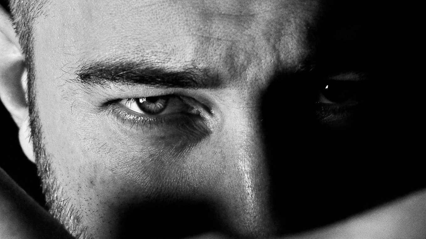 6 Behaviors That Suggest A Man's Got A Wandering Eye, According To ...