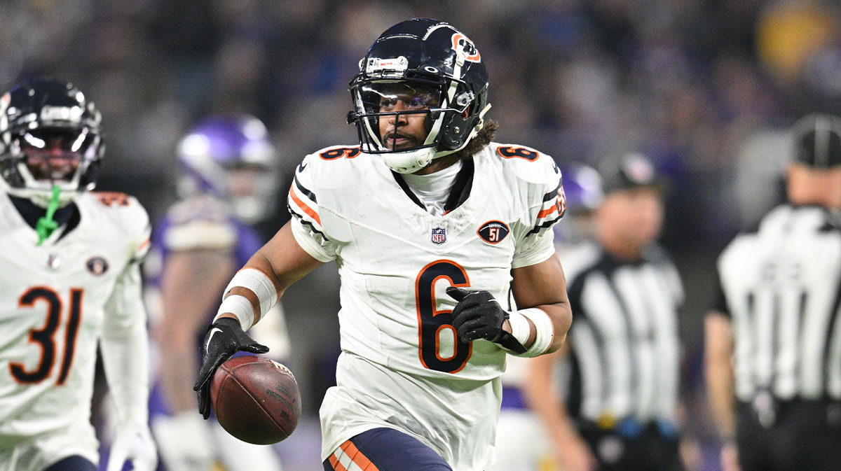 Bears announce 2 roster moves ahead of postseason