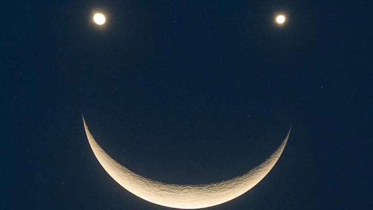 Rare 'smiley face' planetary alignment: Triple conjunction to light up ...