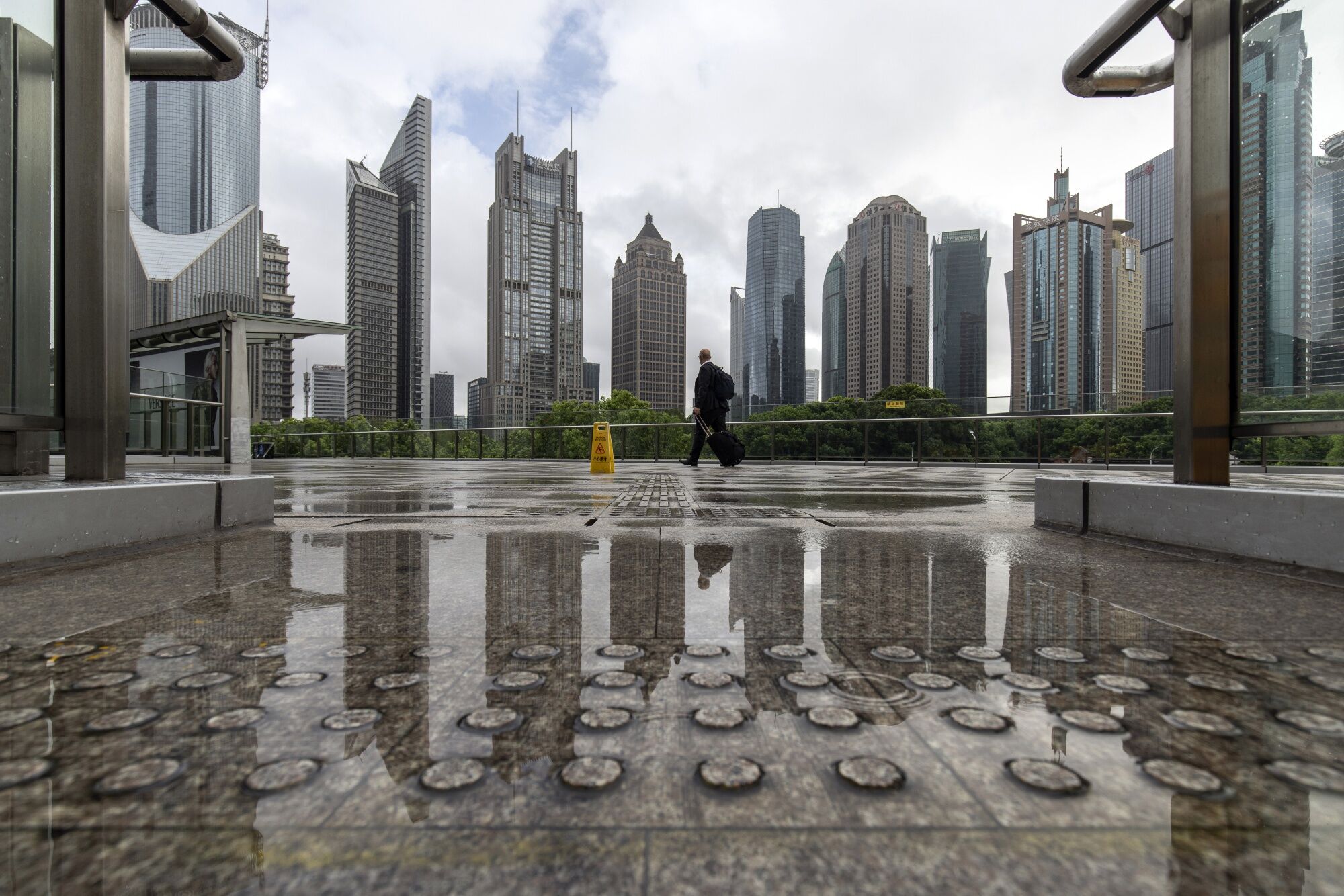 Another China Shadow Bank Seeks State Help as Trust Sector Reels