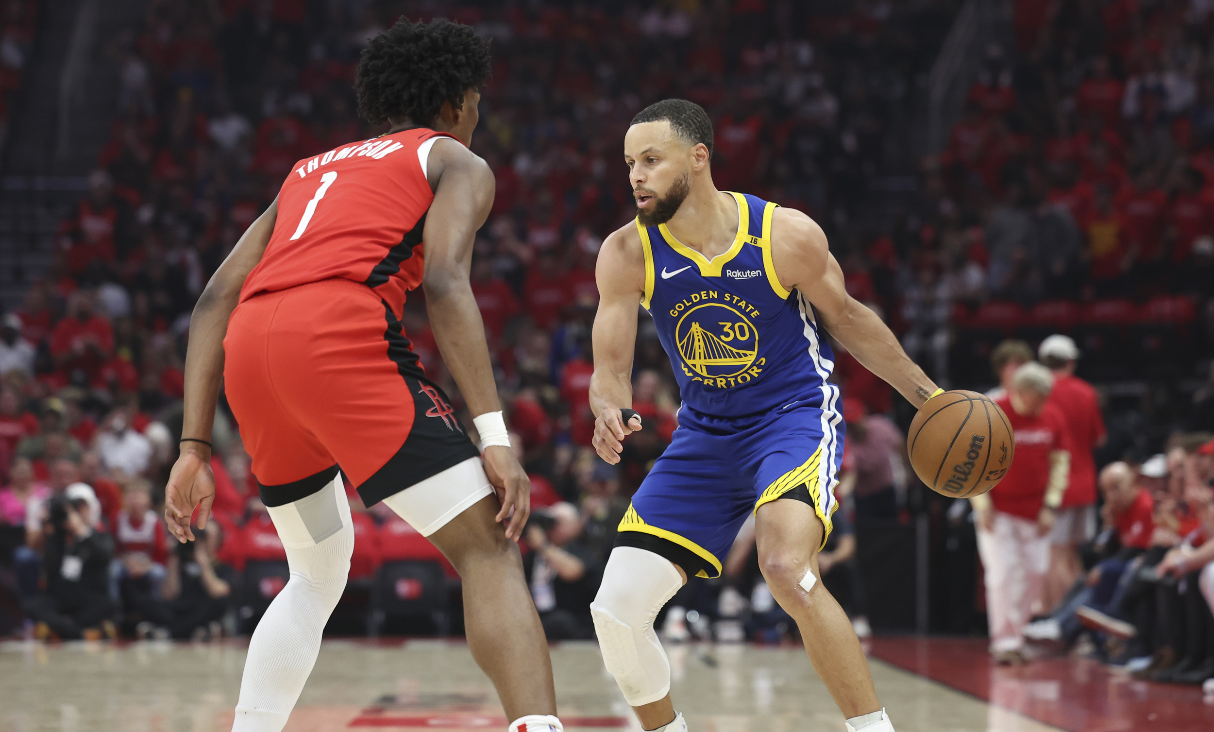Warriors' Stephen Curry gives Rockets rude welcome back to playoffs