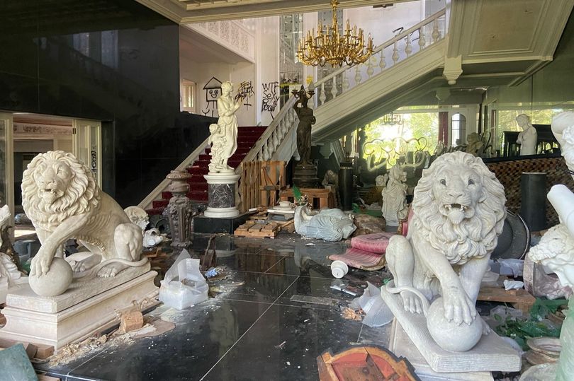 Inside billionaire's £3m abandoned mansion with £50k dead tiger and ...