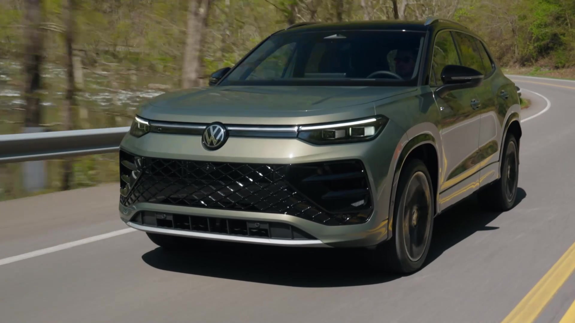 2026 Volkswagen Tiguan SEL R-Line Turbo Driving Video