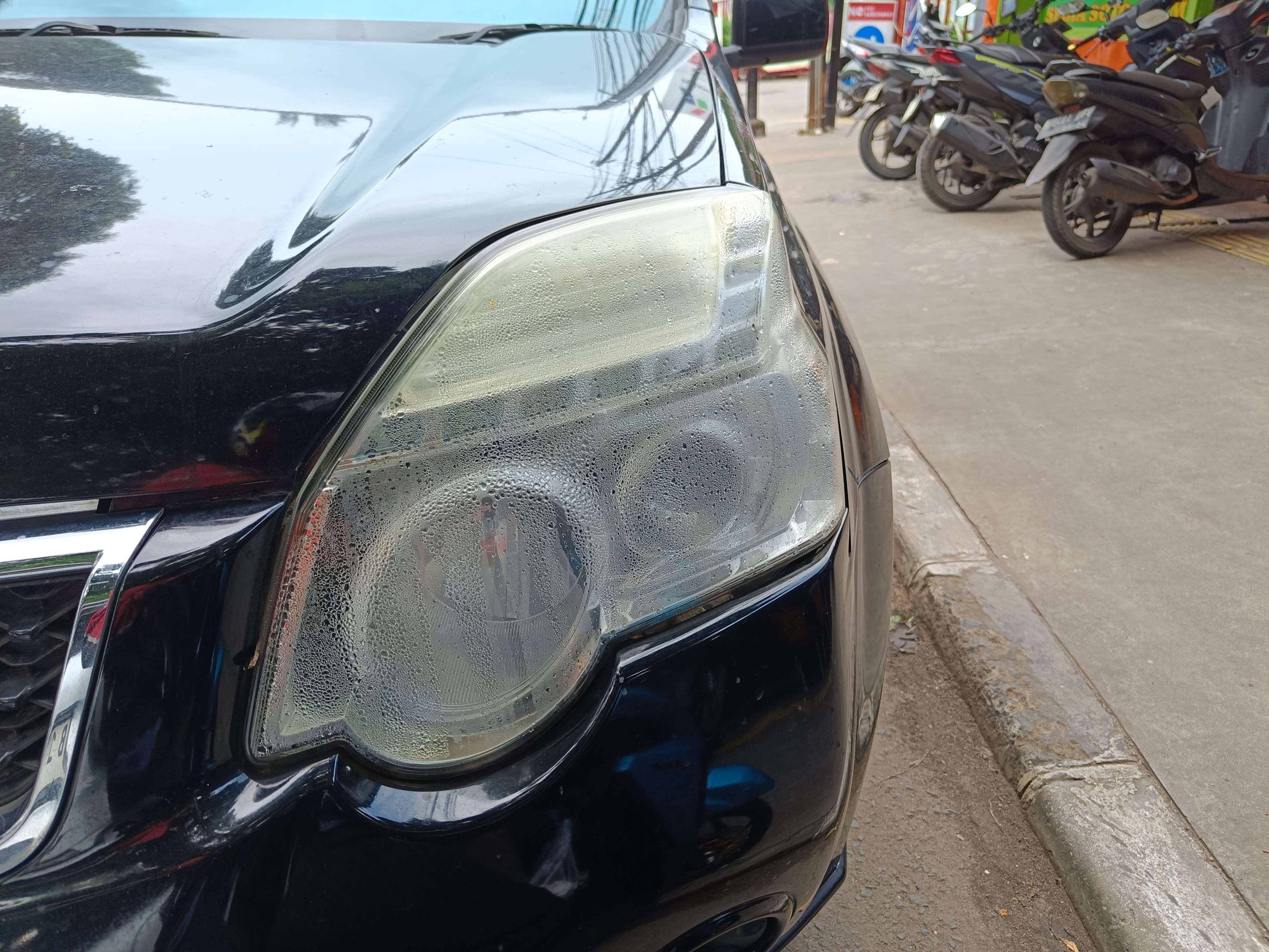 Biar nggak kusam, begini cara cegah mika lampu mobil bekas tetap bening