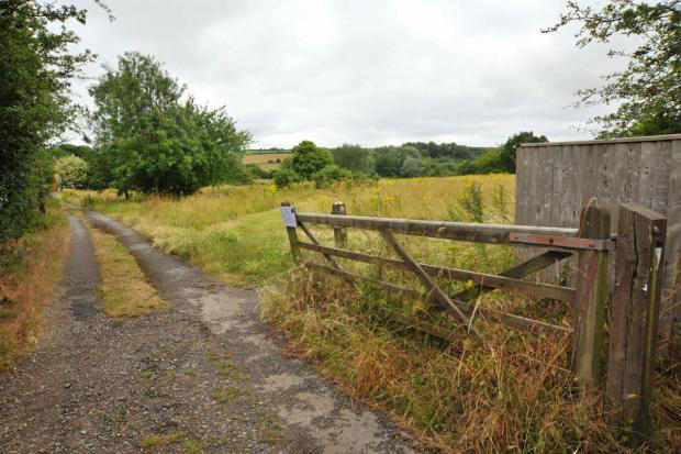 Building 700 homes at old golf course 'best option' for the area